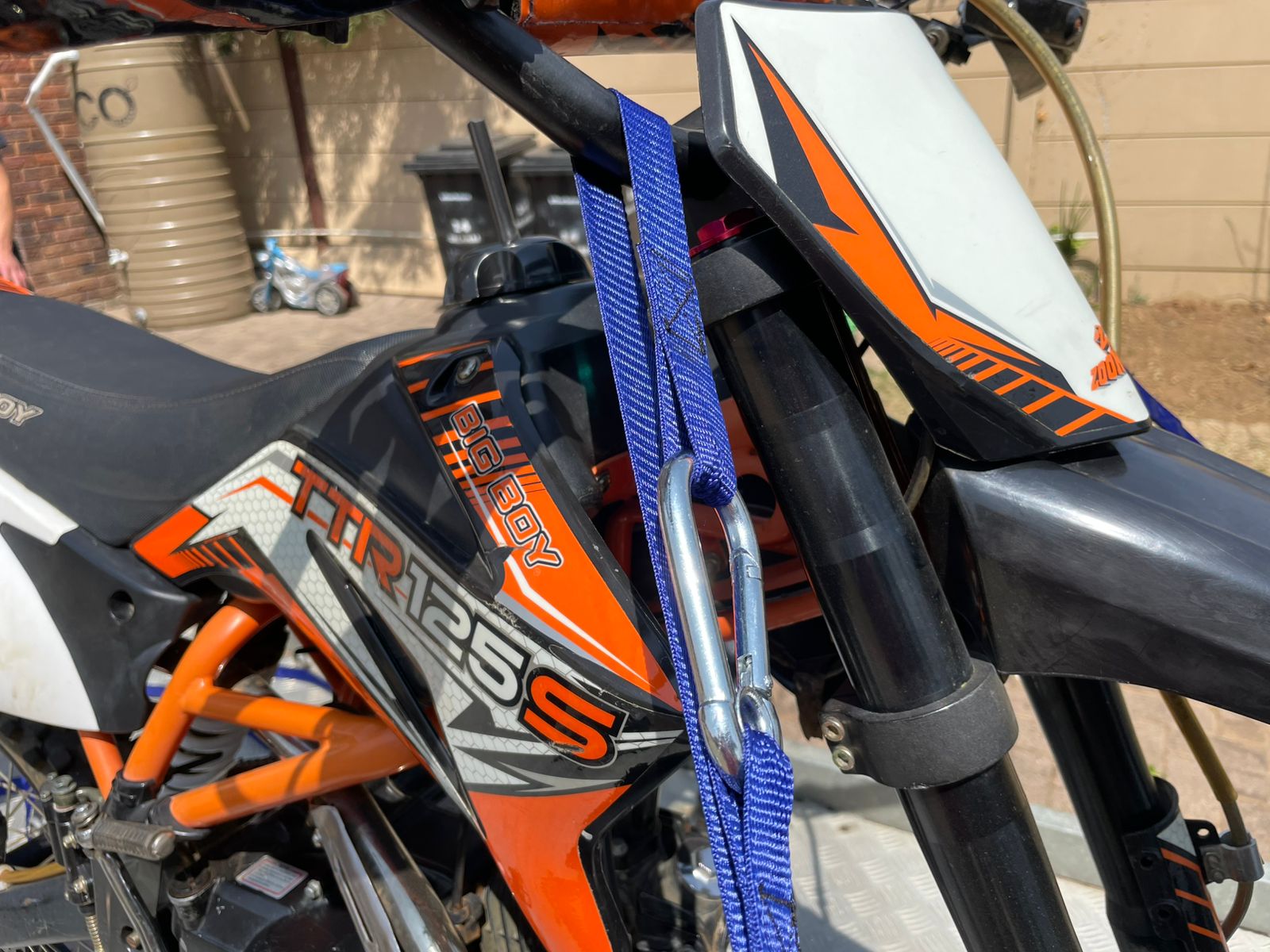 35mm Heavy duty off-road motorcycle scratch free strap (cara · WrapZilla