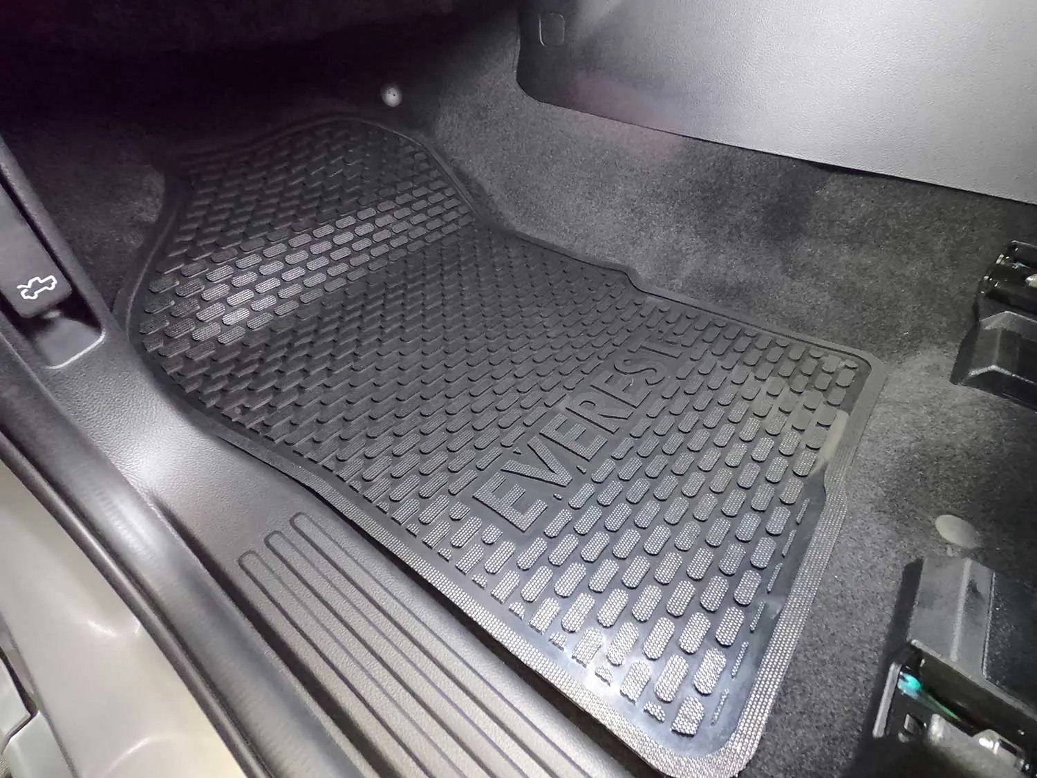 Ford Everest 3rd Gen Mats Full Set 1 · Rubber Direct