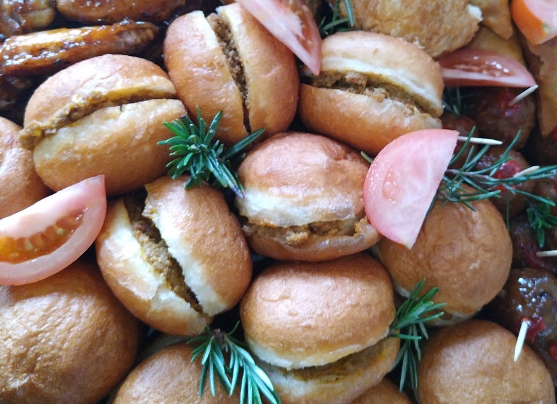 Cocktail Vetkoek with Curry Mince (12) · JAMM C Catering