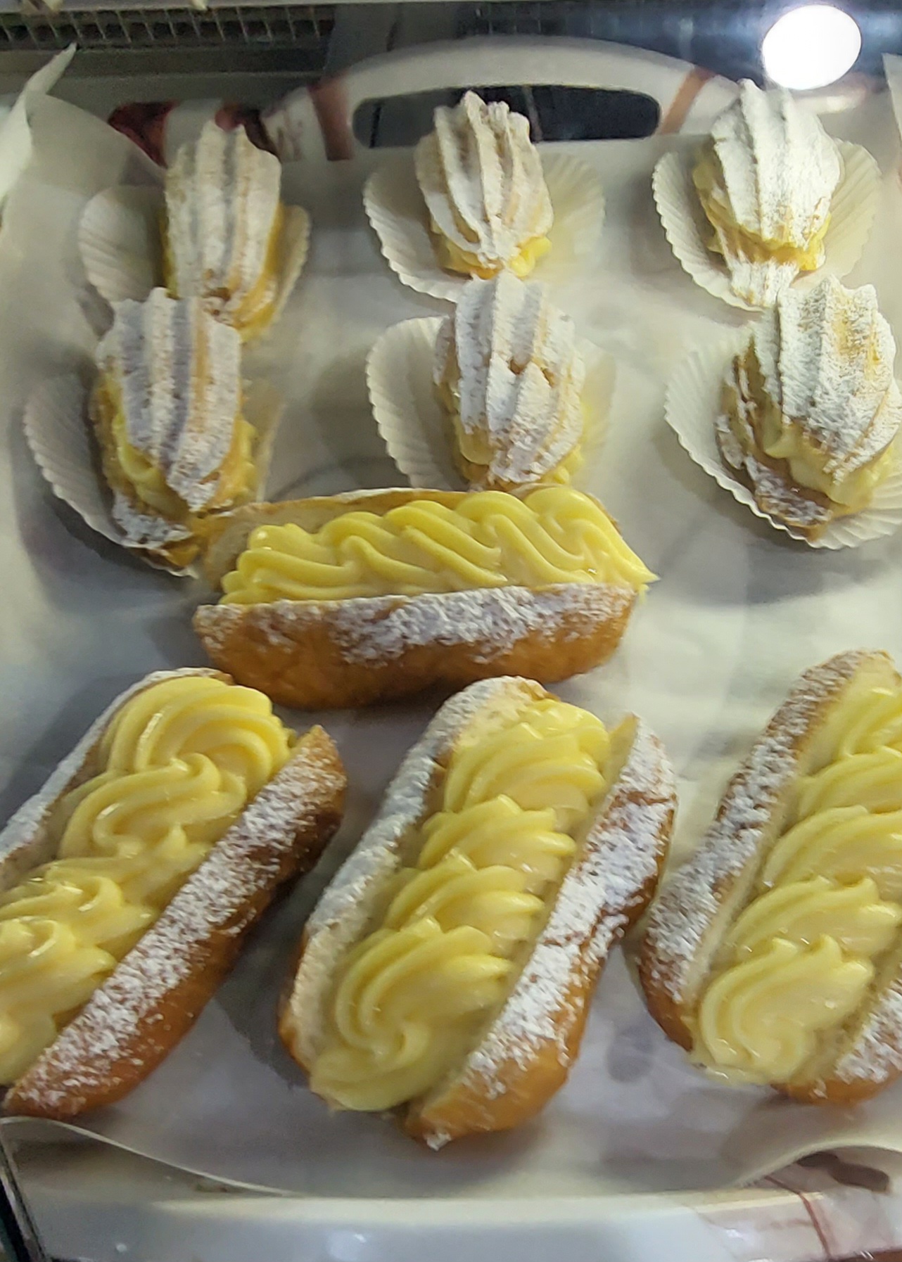 Custard doughnuts · Mooiriver Bakery