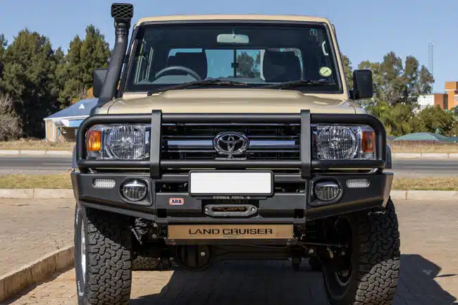 ARB Large Tube Summit Bull Bar – Toyota Land Cruiser 79 - 34 · FB ...
