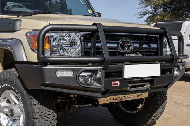 ARB Large Tube Summit Bull Bar – Toyota Land Cruiser 79 - 34 · FB ...